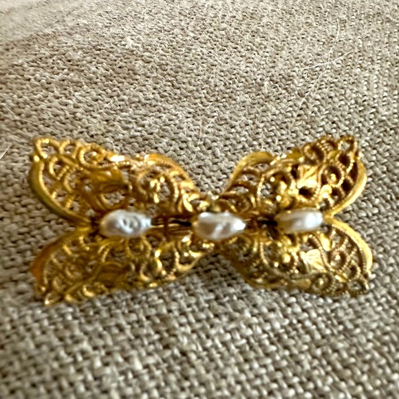 Miriam Haskell | Jewelry | Miriam Haskell Signed Gold Tone Pearl ...